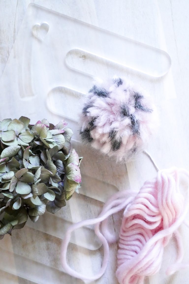 Fake-Fur Bommel- tierleidfreie Mützenbommel selbstgemacht